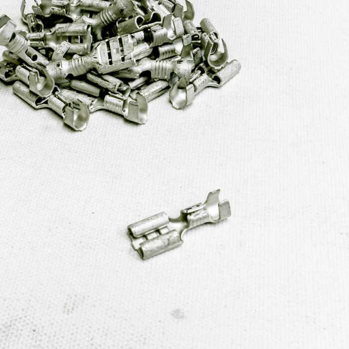 Speakon - Faston receptacle for tabs with ´Positive lock´. 6.3mm